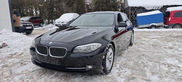 Black BMW 520 2010 in Utena, with an engine capacity of 2.00 L and mileage of 251 thousand km for 7990 €, photo 3 on AUTOMOTO.COM.LV