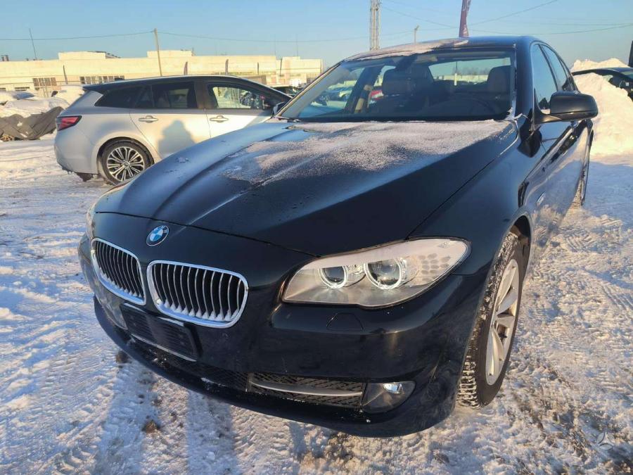 Black BMW 520 2010 in Panevezys, with an engine capacity of 2.00 L and mileage of 200 thousand km for 8500 €, photo 1 on AUTOMOTO.COM.LV
