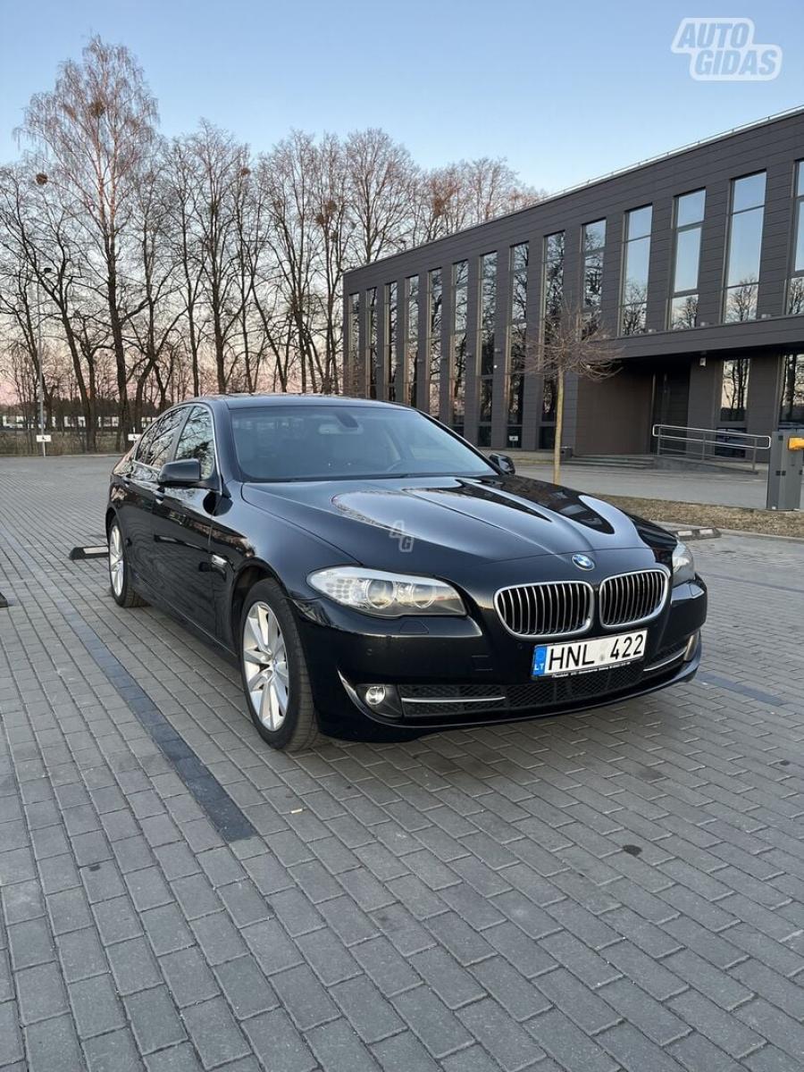 Melns BMW 520 2010 Kauņa, ar dzinēja tilpumu 2.00 L un nobraukumu 279 tūkst. km par 9500 €, foto 2 vietnē AUTOMOTO.COM.LV