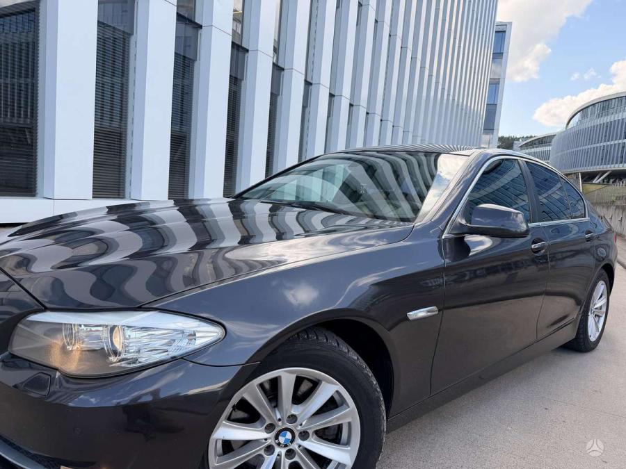Melns BMW 520 2010 Viļņa, ar dzinēja tilpumu 2.00 L un nobraukumu 311 tūkst. km par 6300 €, foto 12 vietnē AUTOMOTO.COM.LV
