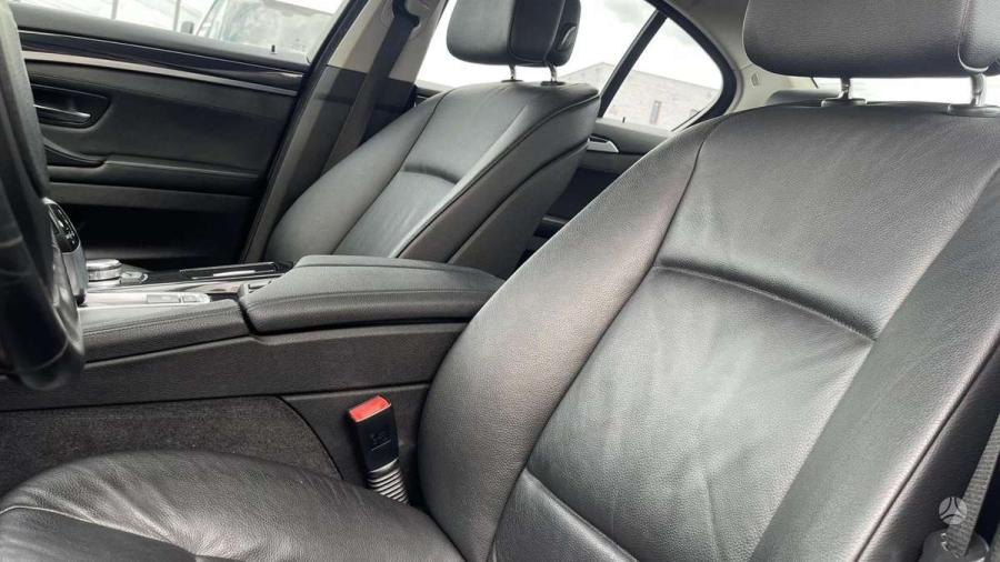 Melns BMW 520 2010 Marijampole, ar dzinēja tilpumu 2.00 L un nobraukumu 264 tūkst. km par 9200 €, foto 5 vietnē AUTOMOTO.COM.LV
