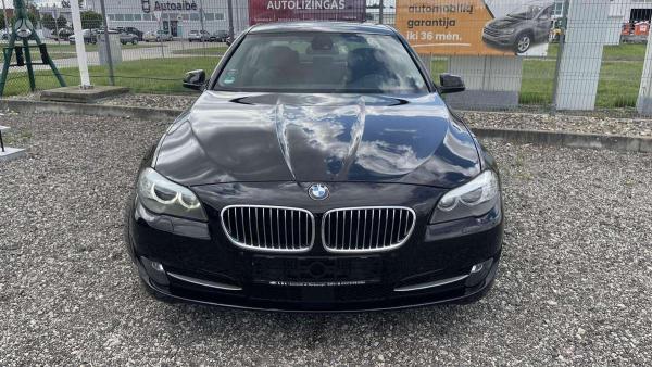 Black BMW 520 2010 in Marijampole, with an engine capacity of 2.00 L and mileage of 264 thousand km for 9200 €, photo 6 on AUTOMOTO.COM.LV