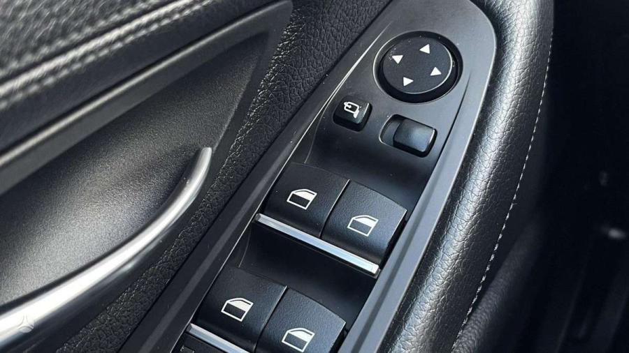 Melns BMW 520 2010 Marijampole, ar dzinēja tilpumu 2.00 L un nobraukumu 264 tūkst. km par 9200 €, foto 14 vietnē AUTOMOTO.COM.LV