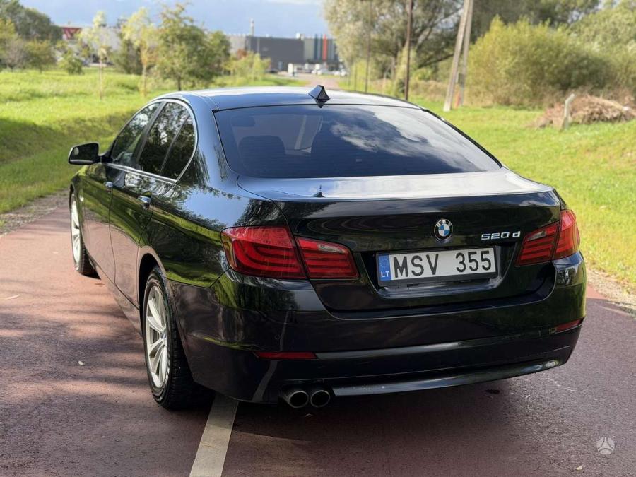 Melns BMW 520 2010 Šauļi, ar dzinēja tilpumu 2.00 L un nobraukumu 318 tūkst. km par 7500 €, foto 3 vietnē AUTOMOTO.COM.LV