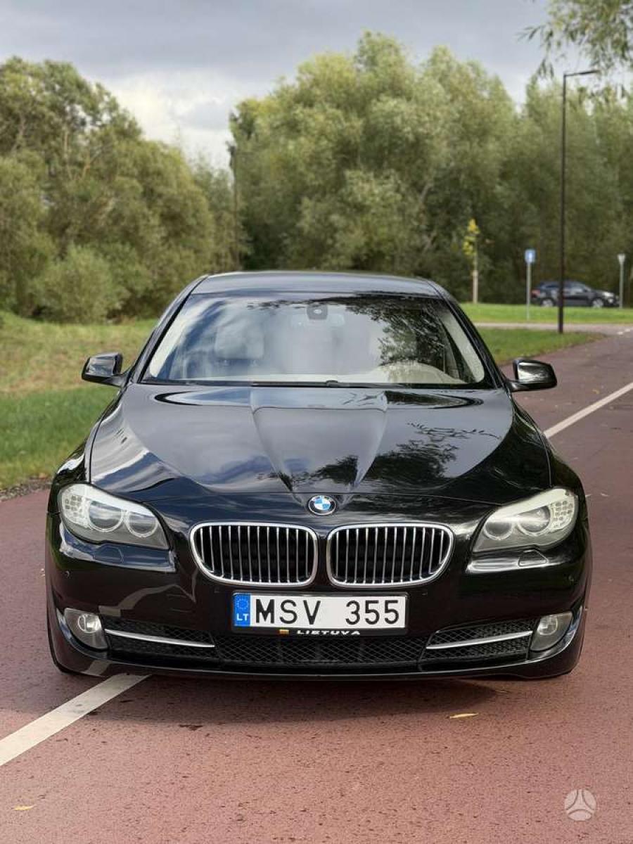 Melns BMW 520 2010 Šauļi, ar dzinēja tilpumu 2.00 L un nobraukumu 318 tūkst. km par 7500 €, foto 9 vietnē AUTOMOTO.COM.LV