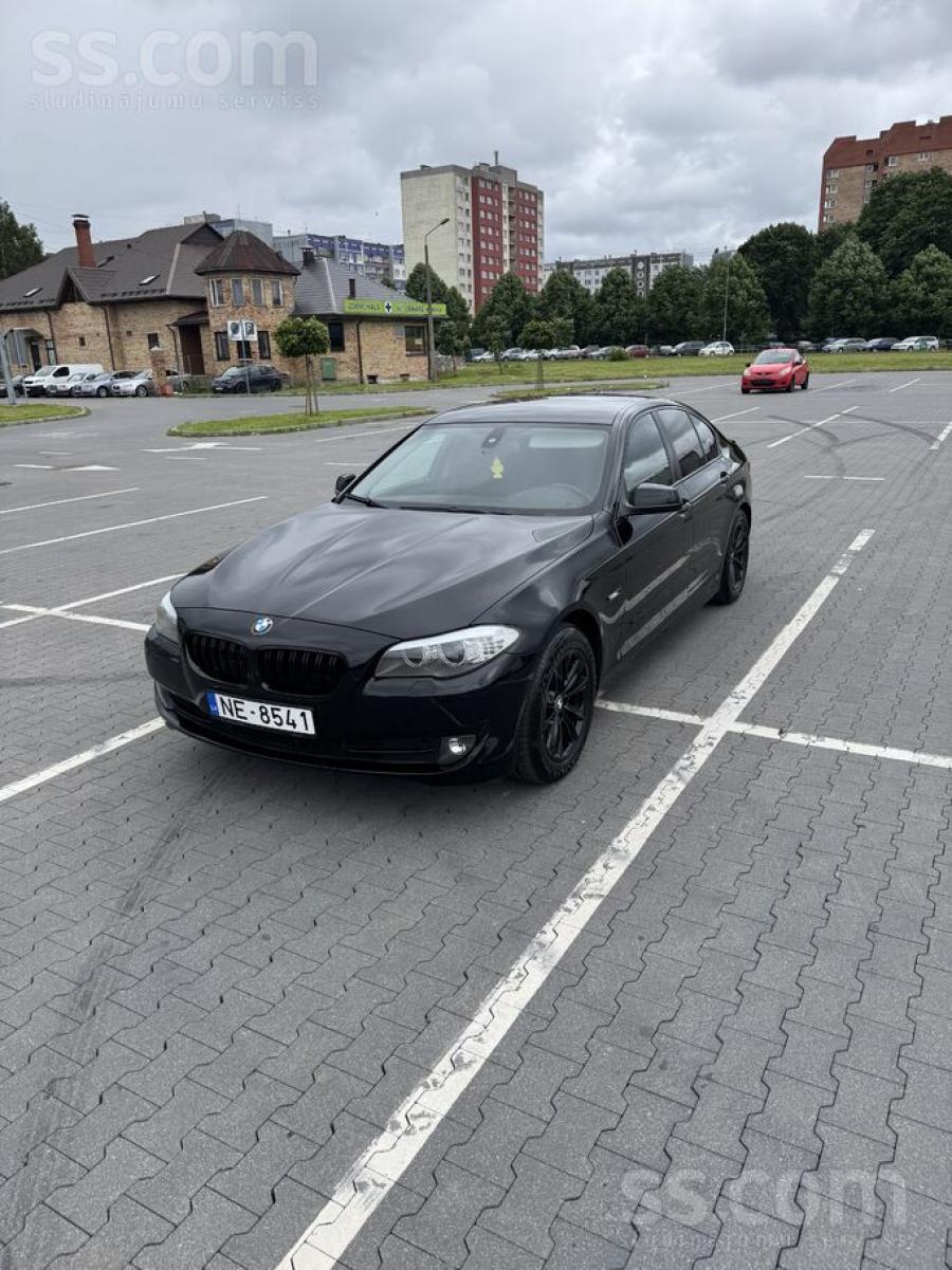 Black BMW 520 2011 in Riga, with an engine capacity of 2.00 L and mileage of 352 thousand km for 9500 €, photo 1 on AUTOMOTO.COM.LV