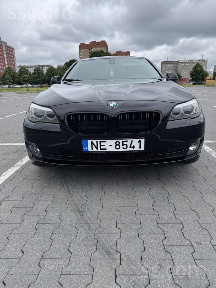 Black BMW 520 2011 in Riga, with an engine capacity of 2.00 L and mileage of 352 thousand km for 9500 €, photo 2 on AUTOMOTO.COM.LV