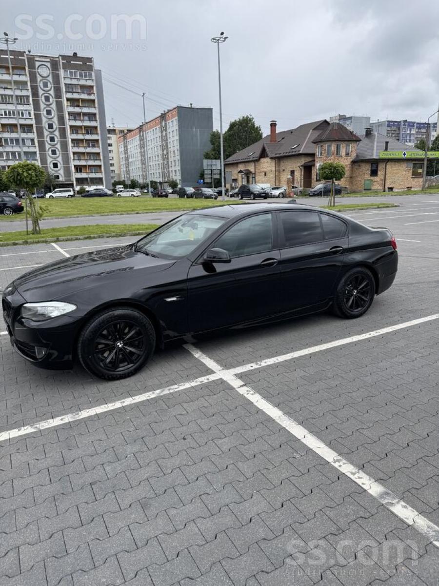 Black BMW 520 2011 in Riga, with an engine capacity of 2.00 L and mileage of 352 thousand km for 9500 €, photo 3 on AUTOMOTO.COM.LV
