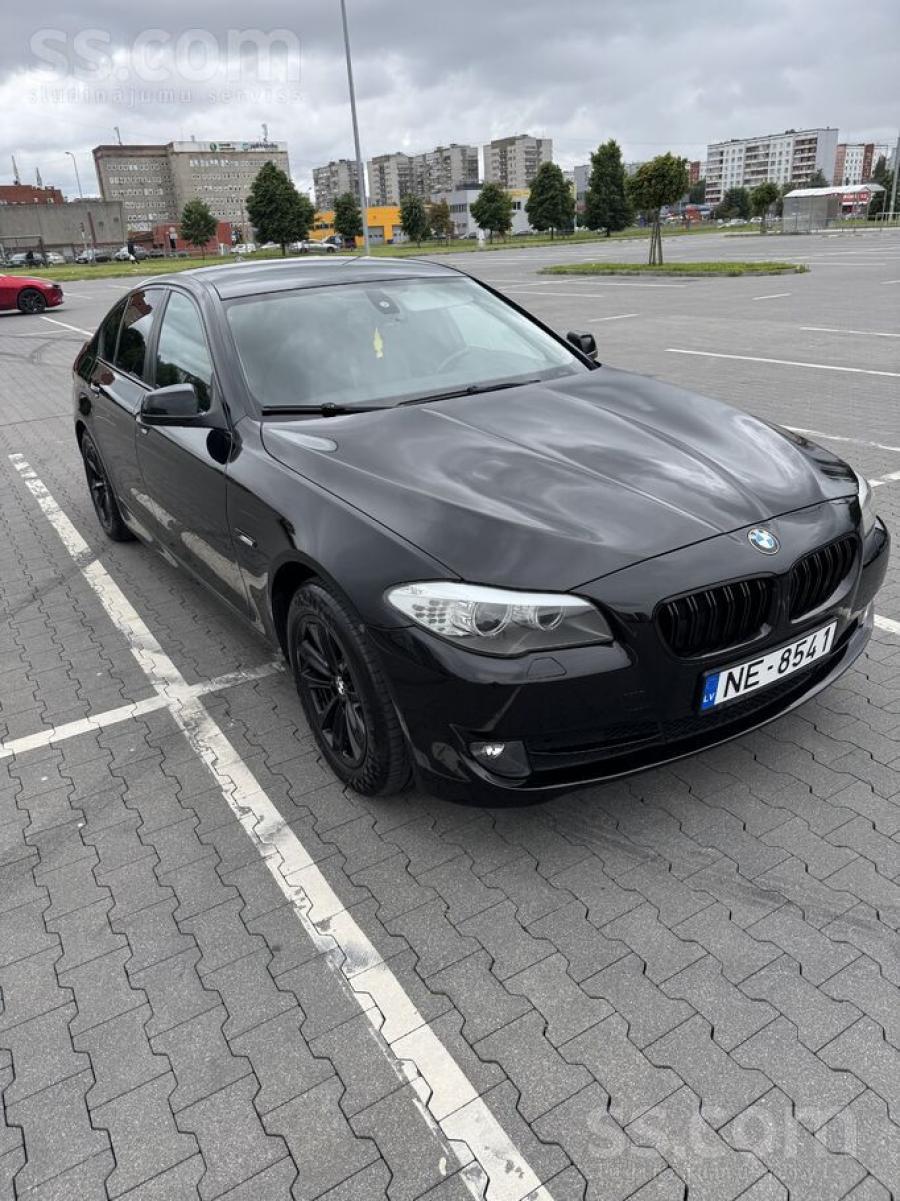 Black BMW 520 2011 in Riga, with an engine capacity of 2.00 L and mileage of 352 thousand km for 9500 €, photo 5 on AUTOMOTO.COM.LV