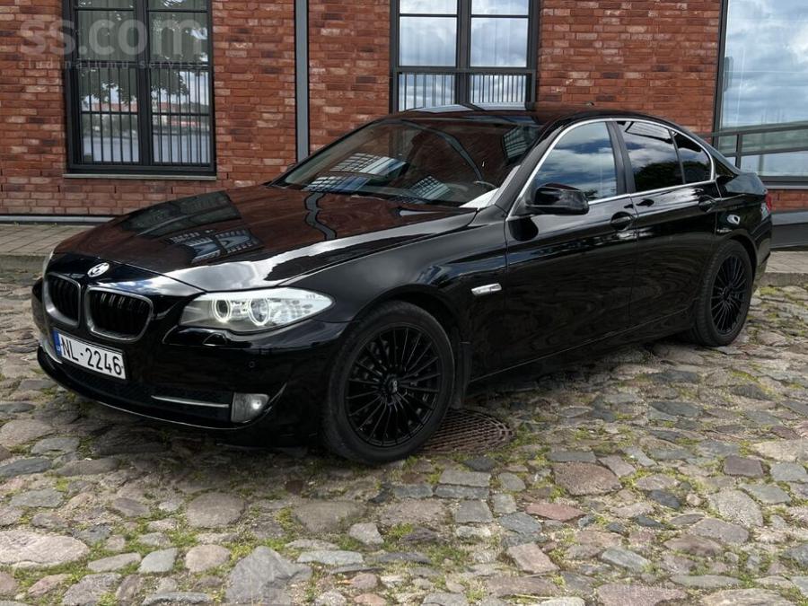 Melns BMW 520 2011 Rīga, ar dzinēja tilpumu 2.00 L un nobraukumu 295 tūkst. km par 6700 €, foto 1 vietnē AUTOMOTO.COM.LV