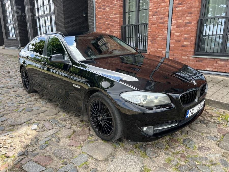 Melns BMW 520 2011 Rīga, ar dzinēja tilpumu 2.00 L un nobraukumu 295 tūkst. km par 6700 €, foto 2 vietnē AUTOMOTO.COM.LV