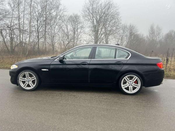 Black BMW 520 2011 in Kelme, with an engine capacity of 0.00 L and mileage of 375 thousand km for 7950 €, photo 3 on AUTOMOTO.COM.LV