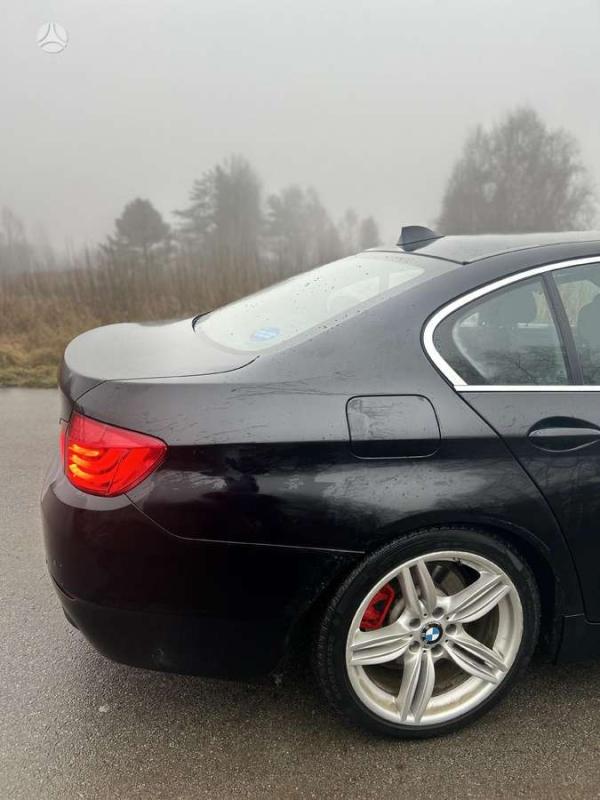 Black BMW 520 2011 in Kelme, with an engine capacity of 0.00 L and mileage of 375 thousand km for 7950 €, photo 6 on AUTOMOTO.COM.LV