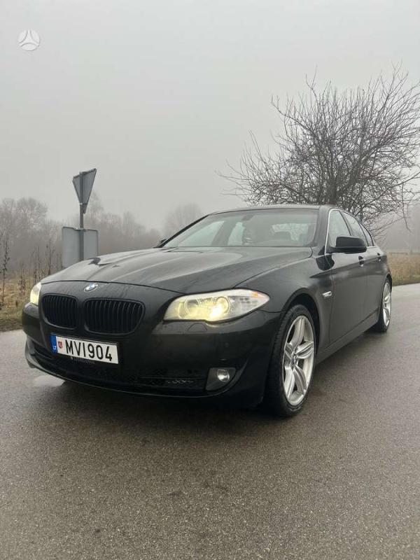Black BMW 520 2011 in Kelme, with an engine capacity of 0.00 L and mileage of 375 thousand km for 7950 €, photo 9 on AUTOMOTO.COM.LV