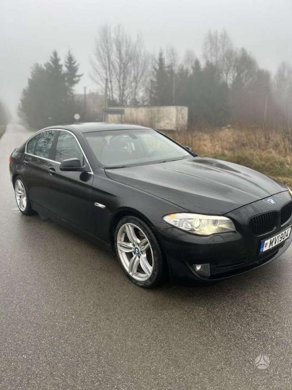 Black BMW 520 2011 in Kelme, with an engine capacity of 0.00 L and mileage of 375 thousand km for 7950 €, photo 10 on AUTOMOTO.COM.LV