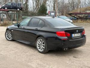 Black BMW 520 2011 in Riga, with an engine capacity of 2.00 L and mileage of 170 thousand km for 9000 €, photo 3 on AUTOMOTO.COM.LV