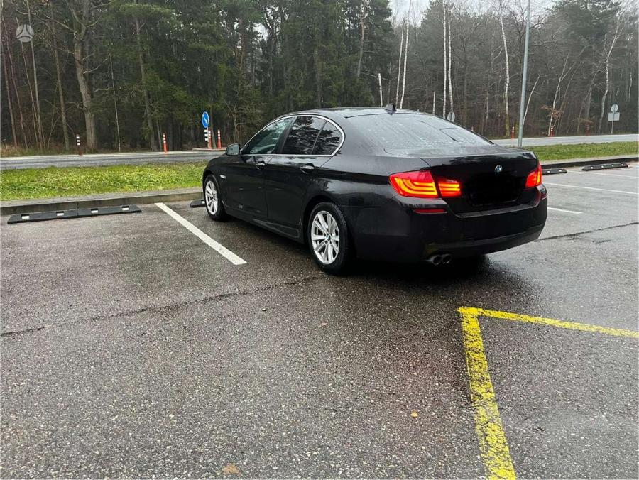 Black BMW 520 2011 in Klaipeda, with an engine capacity of 2.00 L and mileage of 345 thousand km for 7300 €, photo 4 on AUTOMOTO.COM.LV