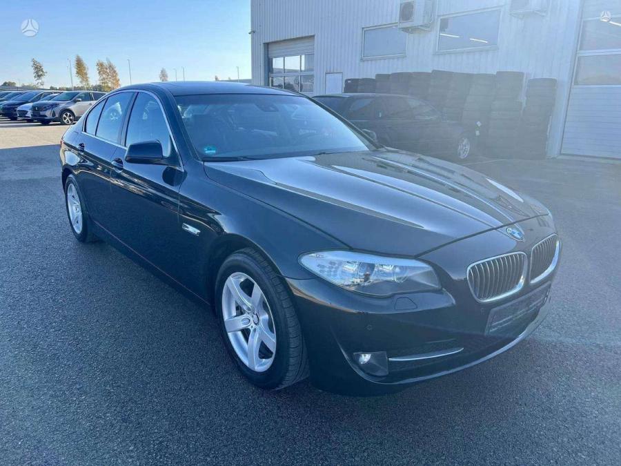 Melns BMW 520 2011 Marijampole, ar dzinēja tilpumu 2.00 L un nobraukumu 282 tūkst. km par 9500 €, foto 14 vietnē AUTOMOTO.COM.LV