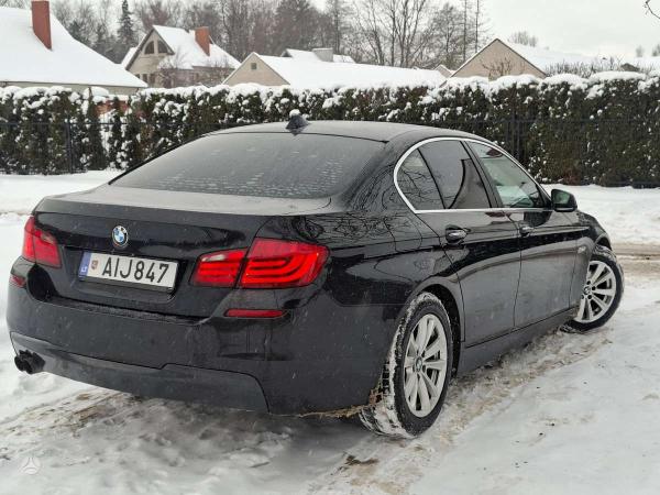 Black BMW 520 2011 in Silute, with an engine capacity of 2.00 L and mileage of 350 thousand km for 7700 €, photo 4 on AUTOMOTO.COM.LV