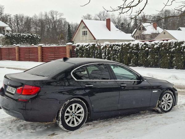 Black BMW 520 2011 in Silute, with an engine capacity of 2.00 L and mileage of 350 thousand km for 7700 €, photo 6 on AUTOMOTO.COM.LV