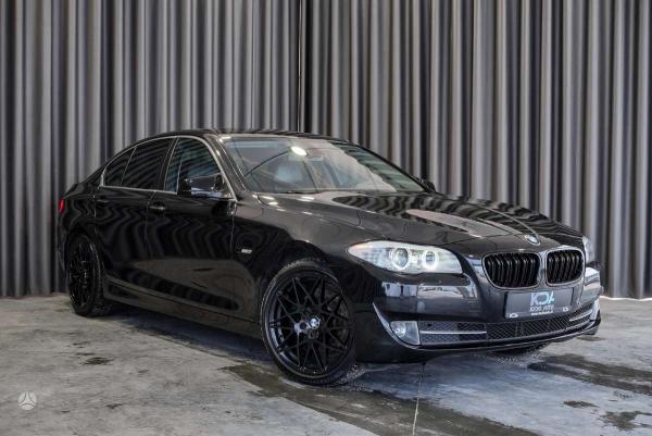 Black BMW 520 2011 in Marijampole, with an engine capacity of 2.00 L and mileage of 230 thousand km for 10950 €, photo 1 on AUTOMOTO.COM.LV