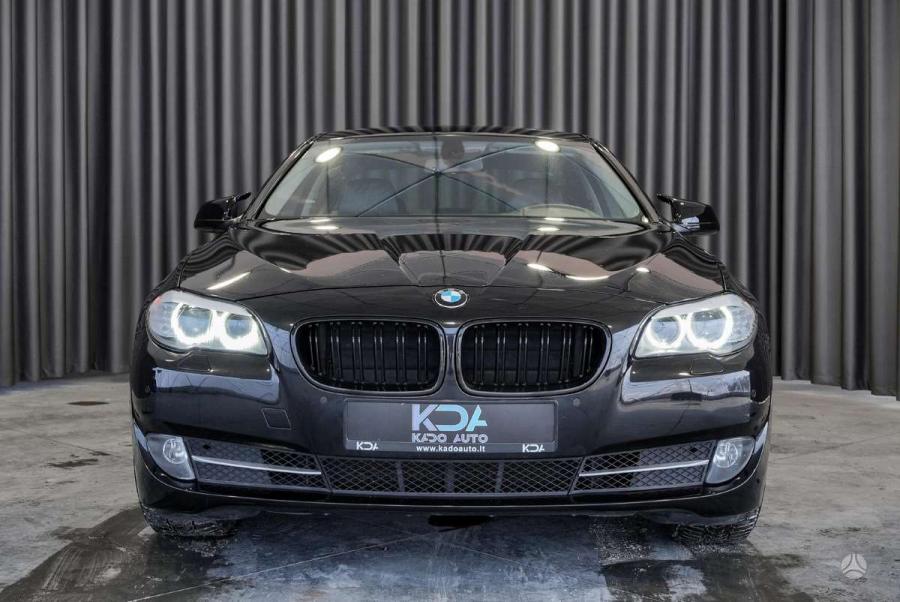 Black BMW 520 2011 in Marijampole, with an engine capacity of 2.00 L and mileage of 230 thousand km for 10950 €, photo 4 on AUTOMOTO.COM.LV