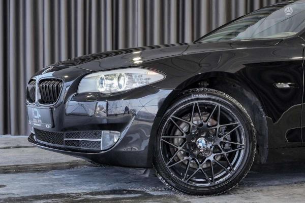 Black BMW 520 2011 in Marijampole, with an engine capacity of 2.00 L and mileage of 230 thousand km for 10950 €, photo 6 on AUTOMOTO.COM.LV