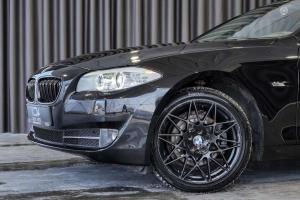 Black BMW 520 2011 in Marijampole, with an engine capacity of 2.00 L and mileage of 230 thousand km for 10950 €, photo 6 on AUTOMOTO.COM.LV