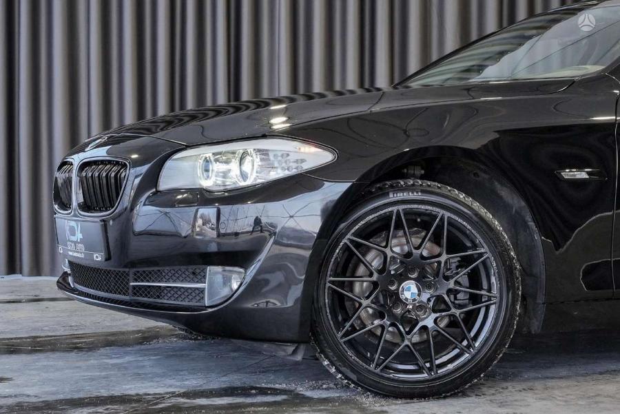 Black BMW 520 2011 in Marijampole, with an engine capacity of 2.00 L and mileage of 230 thousand km for 10950 €, photo 6 on AUTOMOTO.COM.LV