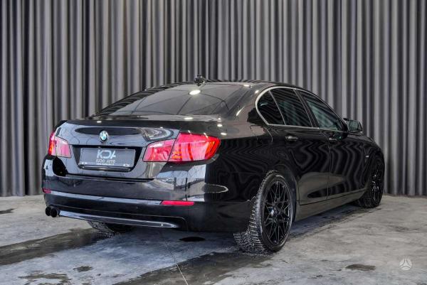 Black BMW 520 2011 in Marijampole, with an engine capacity of 2.00 L and mileage of 230 thousand km for 10950 €, photo 9 on AUTOMOTO.COM.LV