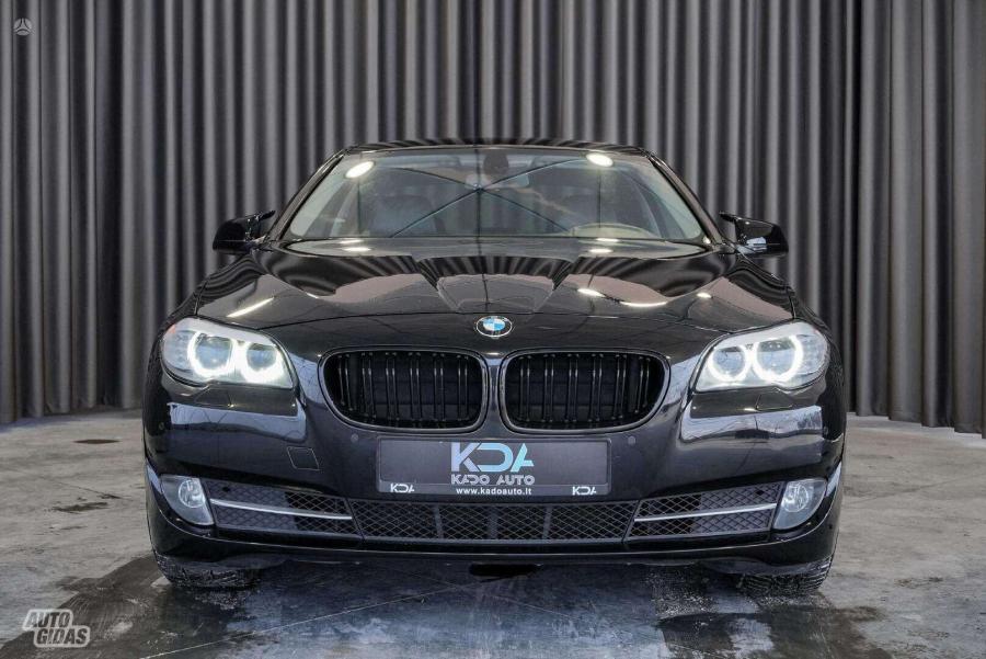 Black BMW 520 2011 in Marijampole, with an engine capacity of 2.00 L and mileage of 230 thousand km for 10950 €, photo 4 on AUTOMOTO.COM.LV
