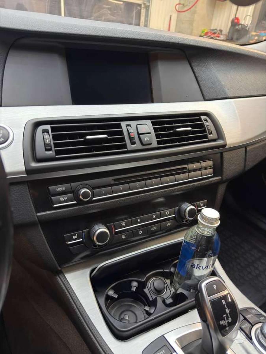 Black BMW 520 2011 in Vilnius, with an engine capacity of 2.00 L and mileage of 235 thousand km for 10500 €, photo 11 on AUTOMOTO.COM.LV