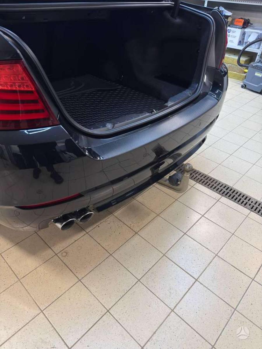Black BMW 520 2011 in Vilnius, with an engine capacity of 2.00 L and mileage of 235 thousand km for 10500 €, photo 22 on AUTOMOTO.COM.LV