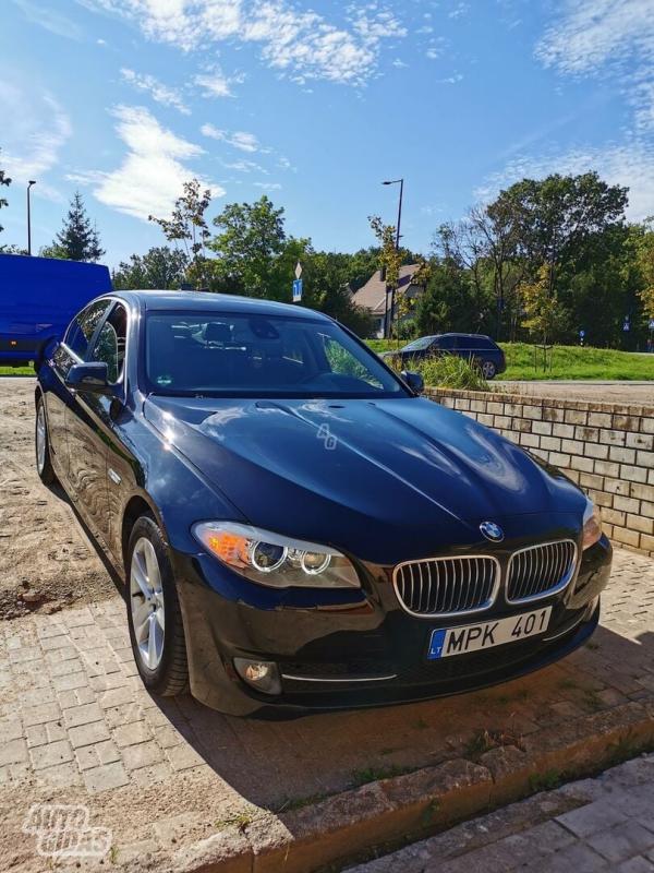 Melns BMW 520 2011 Alīta, ar dzinēja tilpumu 2.00 L un nobraukumu 186 tūkst. km par 8899 €, foto 4 vietnē AUTOMOTO.COM.LV