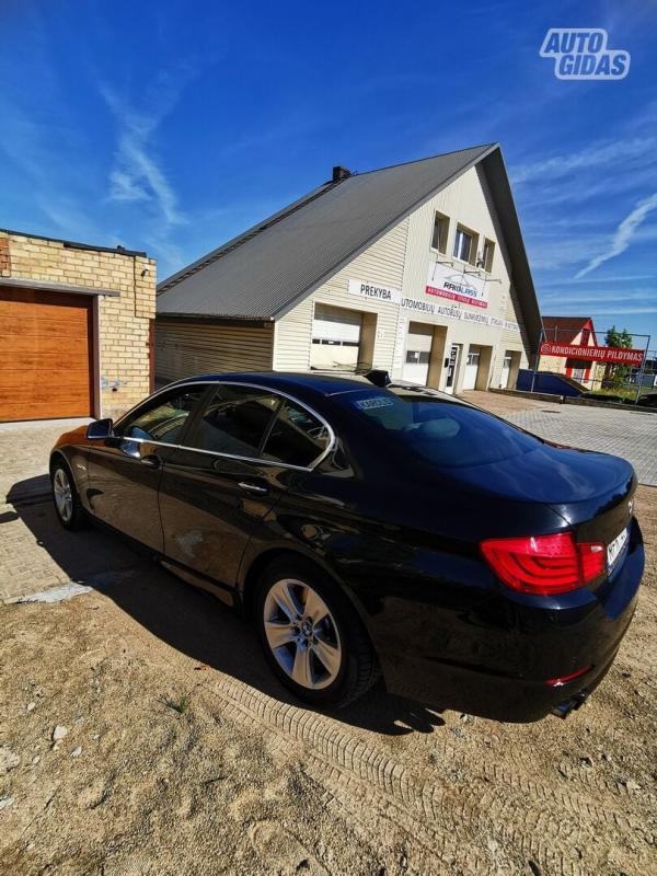 Melns BMW 520 2011 Alīta, ar dzinēja tilpumu 2.00 L un nobraukumu 186 tūkst. km par 8899 €, foto 5 vietnē AUTOMOTO.COM.LV