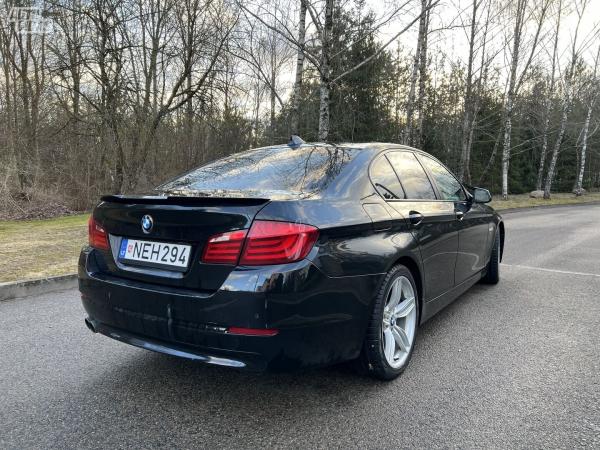 Black BMW 520 2011 in Vilnius, with an engine capacity of 2.00 L and mileage of 340 thousand km for 9950 €, photo 4 on AUTOMOTO.COM.LV