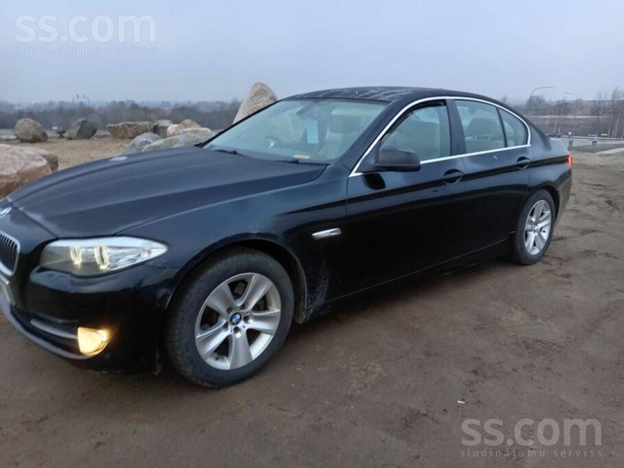 Black BMW 520 2011 in Daugavpils, with an engine capacity of 2.00 L and mileage of 340 thousand km for 4000 €, photo 5 on AUTOMOTO.COM.LV