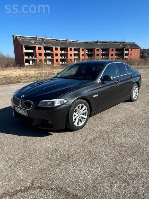 Black BMW 520 2011 in Dobele, with an engine capacity of 2.00 L and mileage of 252 thousand km for 8300 €, photo 3 on AUTOMOTO.COM.LV