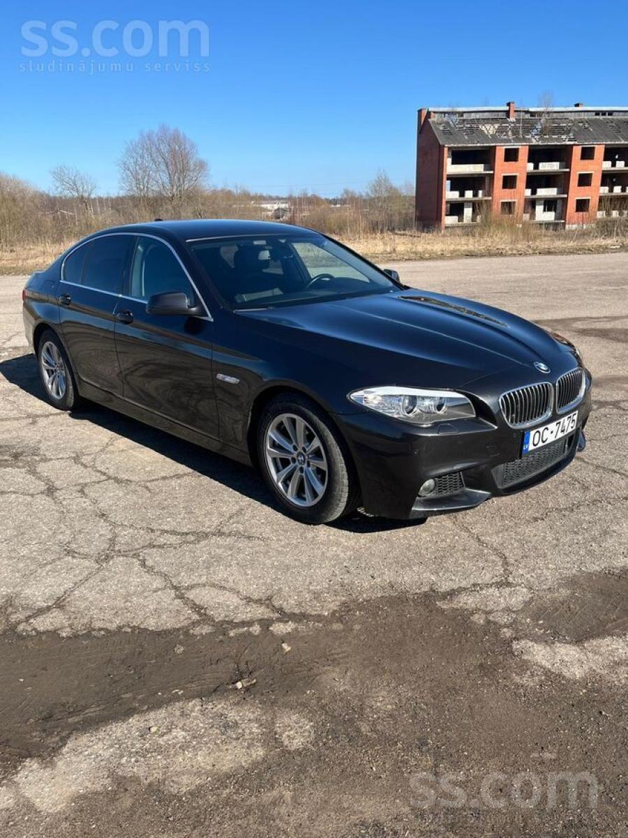 Black BMW 520 2011 in Dobele, with an engine capacity of 2.00 L and mileage of 252 thousand km for 8300 €, photo 4 on AUTOMOTO.COM.LV