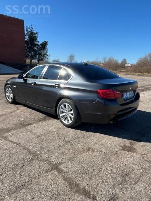 Black BMW 520 2011 in Dobele, with an engine capacity of 2.00 L and mileage of 252 thousand km for 8300 €, photo 5 on AUTOMOTO.COM.LV