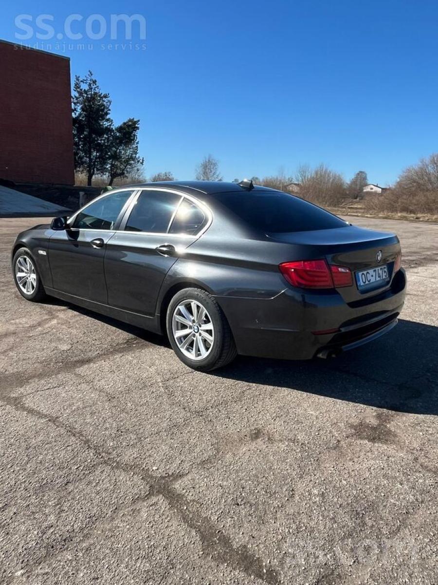 Black BMW 520 2011 in Dobele, with an engine capacity of 2.00 L and mileage of 252 thousand km for 8300 €, photo 5 on AUTOMOTO.COM.LV