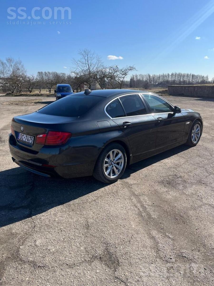 Black BMW 520 2011 in Dobele, with an engine capacity of 2.00 L and mileage of 252 thousand km for 8300 €, photo 6 on AUTOMOTO.COM.LV