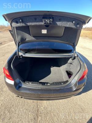 Black BMW 520 2011 in Dobele, with an engine capacity of 2.00 L and mileage of 252 thousand km for 8300 €, photo 12 on AUTOMOTO.COM.LV
