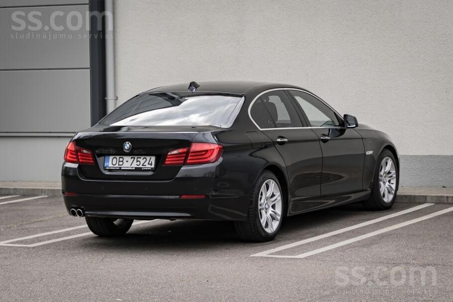 Black BMW 520 2011 in Riga, with an engine capacity of 2.00 L and mileage of 0 thousand km for 13300 €, photo 5 on AUTOMOTO.COM.LV