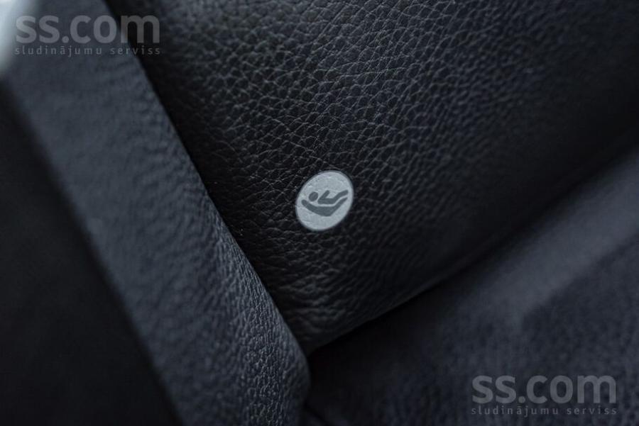 Black BMW 520 2011 in Riga, with an engine capacity of 2.00 L and mileage of 0 thousand km for 13300 €, photo 14 on AUTOMOTO.COM.LV