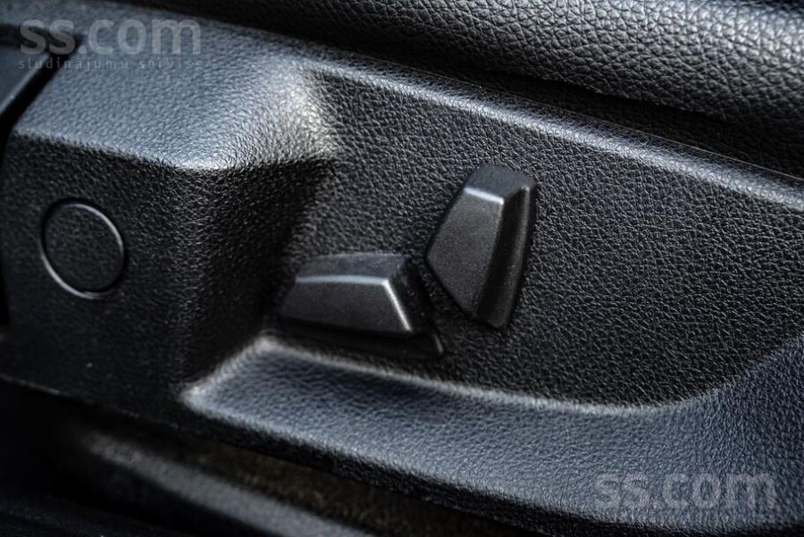 Black BMW 520 2011 in Riga, with an engine capacity of 2.00 L and mileage of 0 thousand km for 13300 €, photo 15 on AUTOMOTO.COM.LV