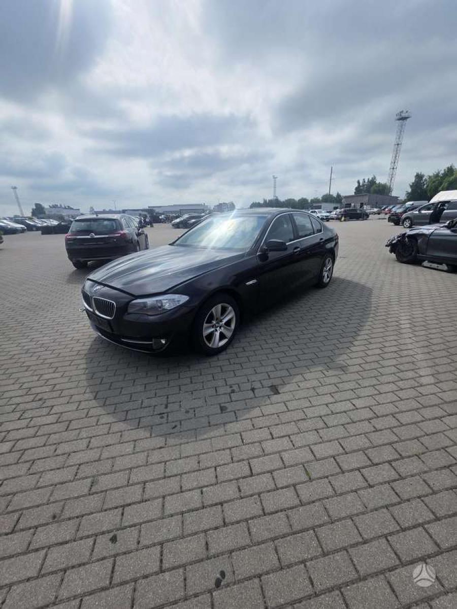 Black BMW 520 2011 in Marijampole, with an engine capacity of 2.00 L and mileage of 299 thousand km for 4250 €, photo 1 on AUTOMOTO.COM.LV