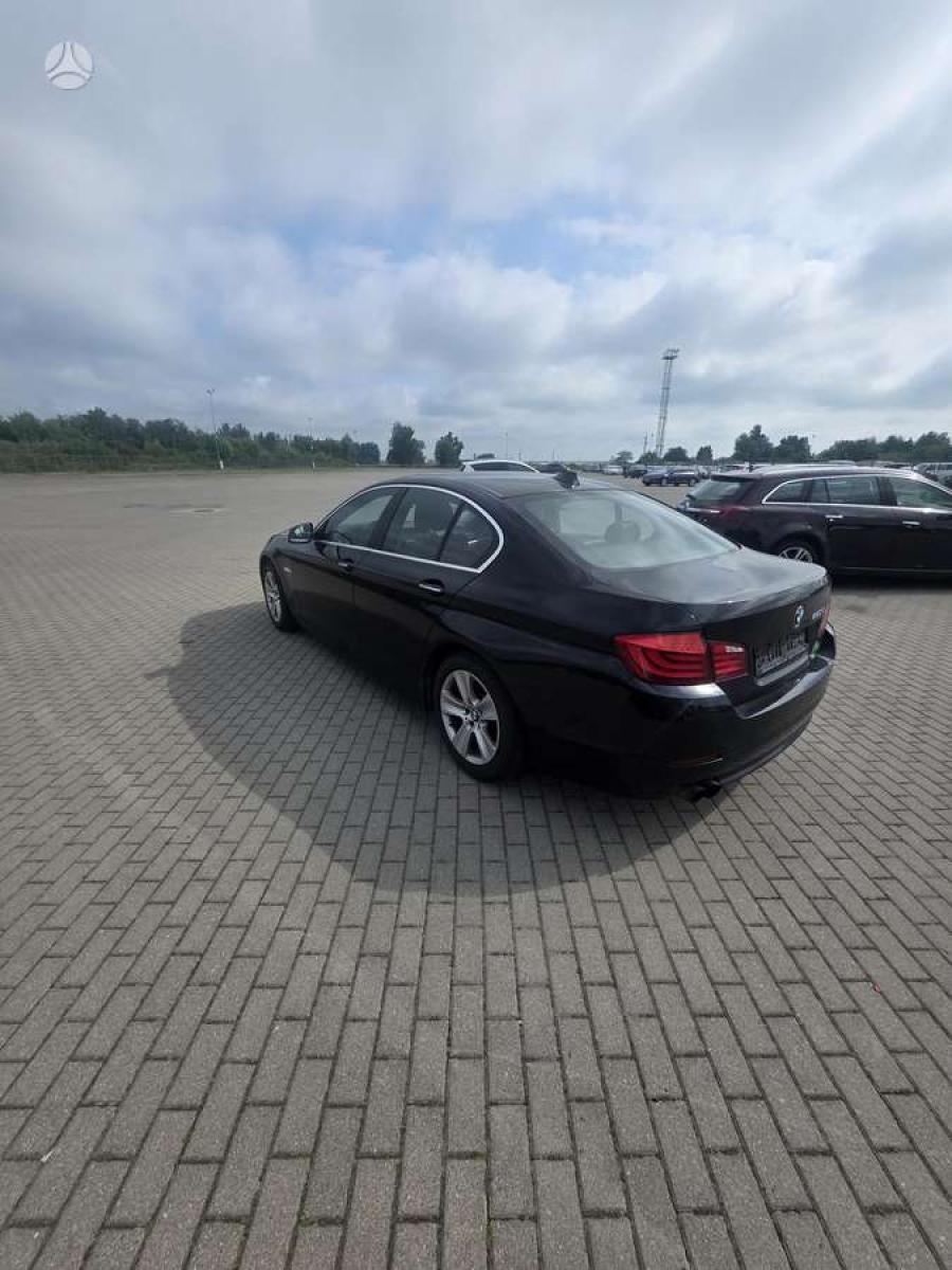 Black BMW 520 2011 in Marijampole, with an engine capacity of 2.00 L and mileage of 299 thousand km for 4250 €, photo 3 on AUTOMOTO.COM.LV