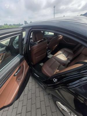 Black BMW 520 2011 in Marijampole, with an engine capacity of 2.00 L and mileage of 299 thousand km for 4250 €, photo 4 on AUTOMOTO.COM.LV