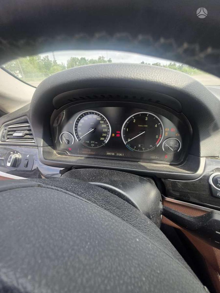 Black BMW 520 2011 in Marijampole, with an engine capacity of 2.00 L and mileage of 299 thousand km for 4250 €, photo 5 on AUTOMOTO.COM.LV